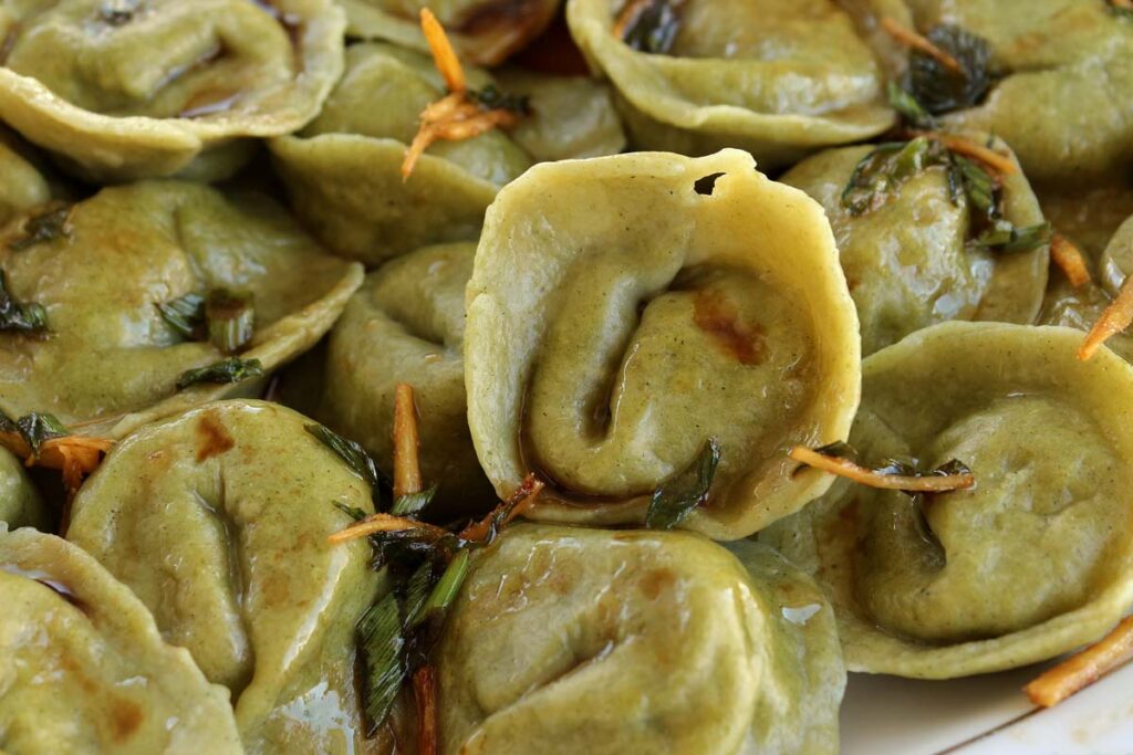 Yú jiǎo (Fish Dumplings) - Mission Food Adventure