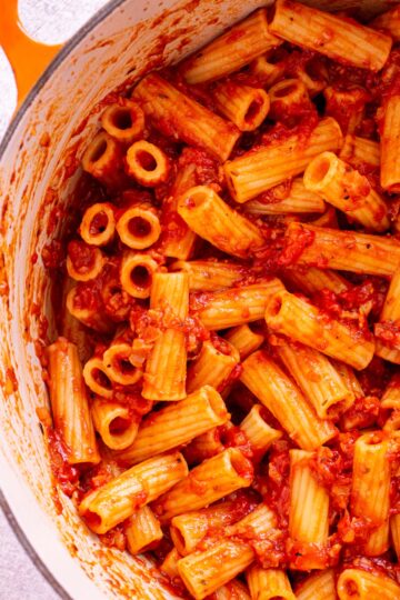 Rigatoni all' Amatriciana - Mission Food Adventure