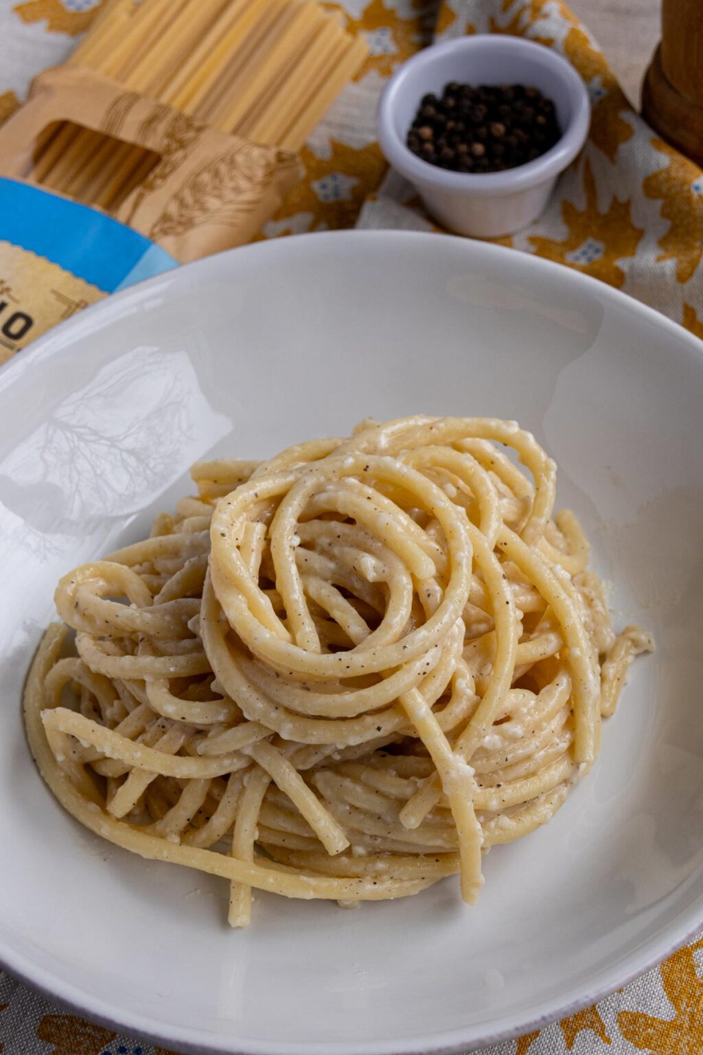 Authentic Bucatini Cacio e Pepe (Roman Cheese and Pepper Pasta ...