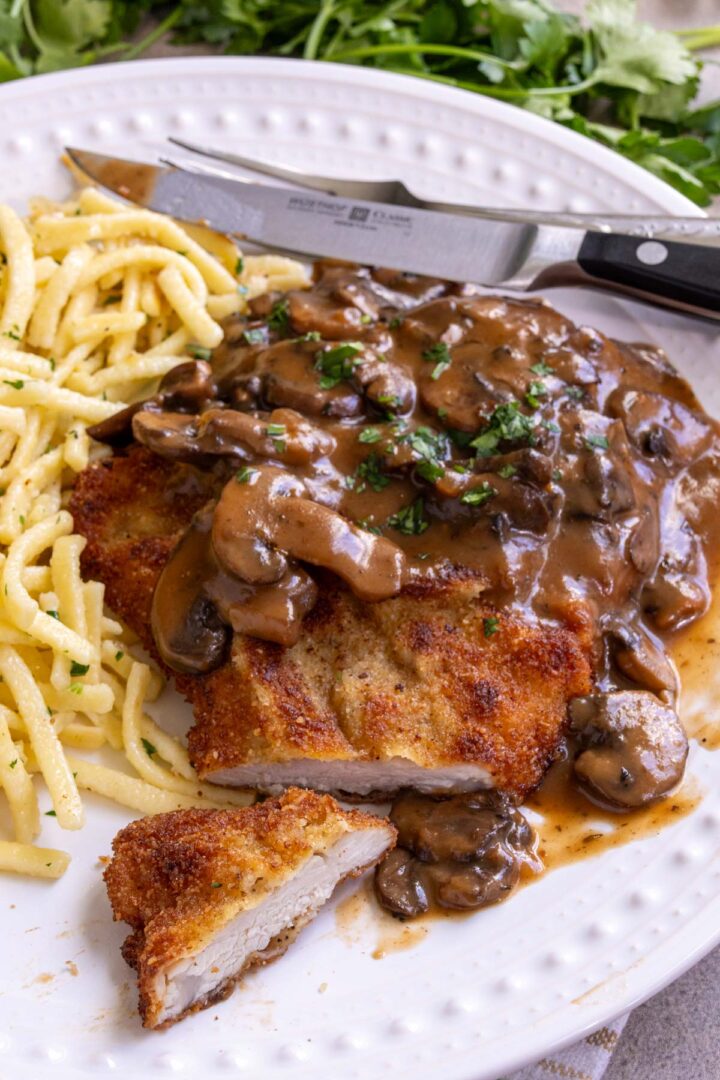 Jägerschnitzel (Schnitzel with Mushroom Gravy / Hunter's Schnitzel ...