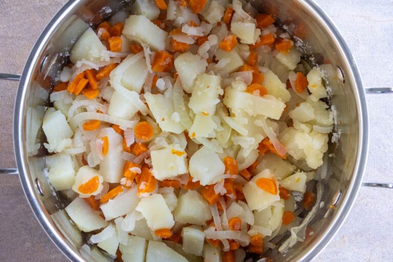 Hutspot (Dutch Mashed Potatoes, Onions, and Carrots) - Mission Food ...